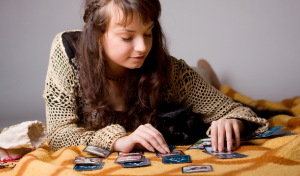 How to Connect with a New Tarot Deck | Ethony 2022